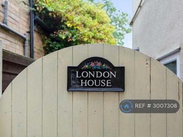 5 bedroom detached house to rent