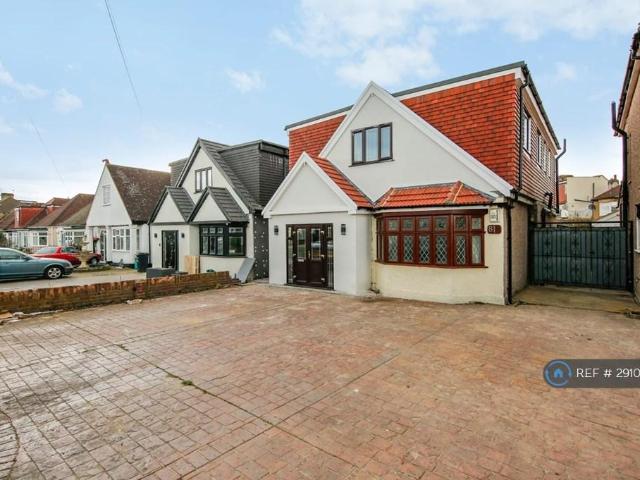 5 bedroom detached house to rent