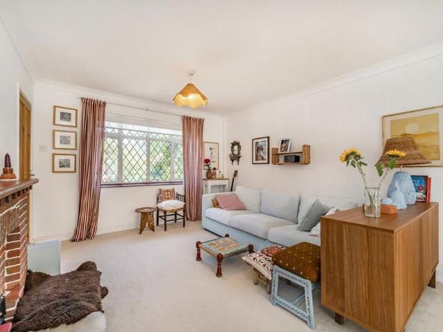 5 bedroom detached house to rent
