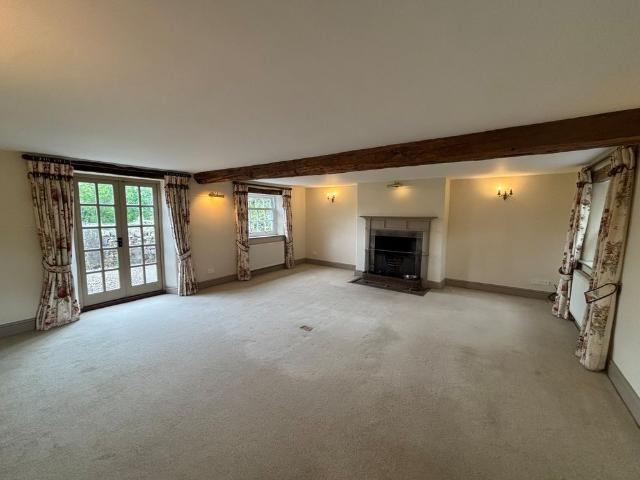5 bedroom detached house to rent