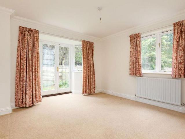 5 bedroom detached house to rent