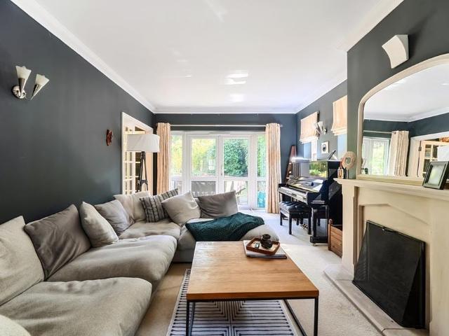 5 bedroom detached house to rent