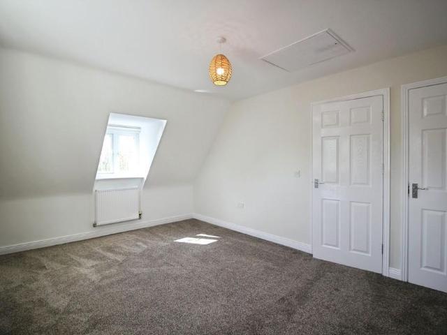 5 bedroom detached house to rent