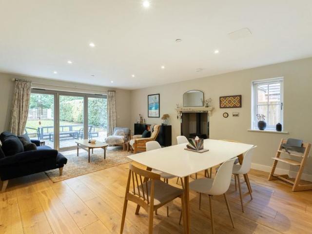 5 bedroom detached house to rent