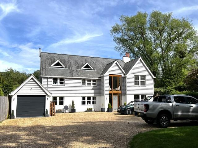 5 bedroom detached house to rent