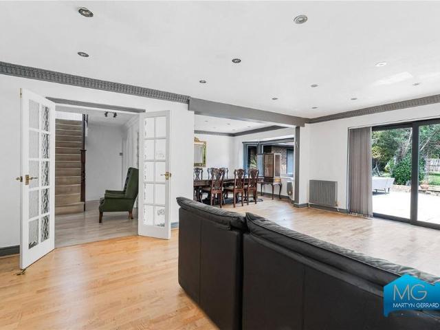 5 bedroom detached house to rent