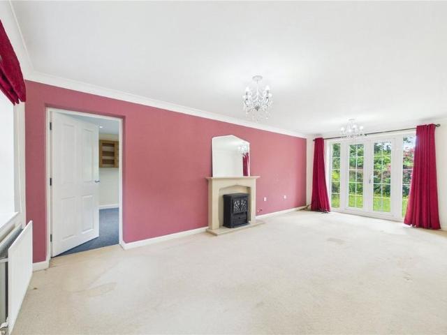 5 bedroom detached house to rent