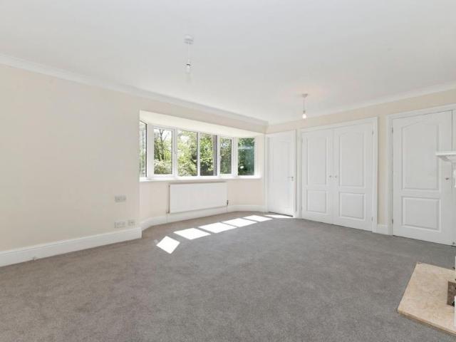 5 bedroom detached house to rent