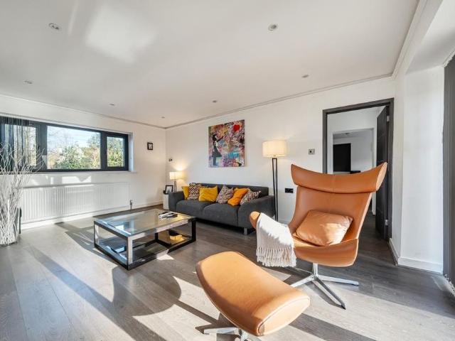 5 bedroom detached house to rent