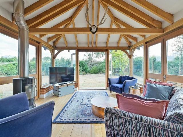 5 bedroom detached house to rent