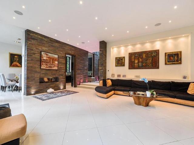 5 bedroom detached house to rent