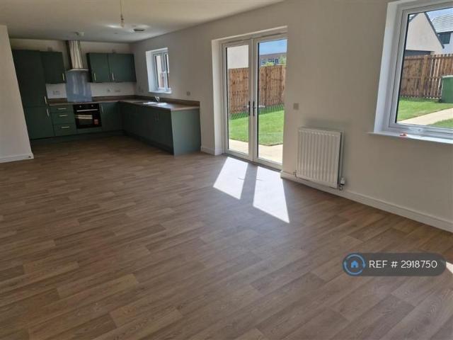 5 bedroom detached house to rent