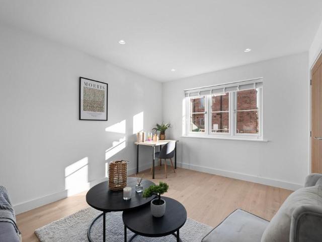 5 bedroom detached house to rent