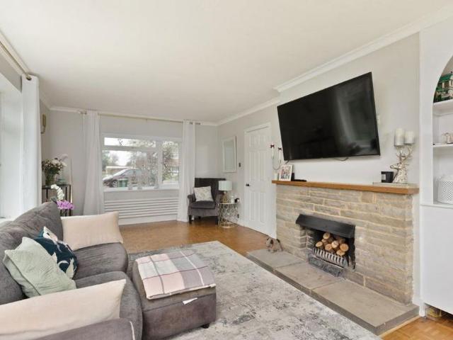 5 bedroom detached house to rent