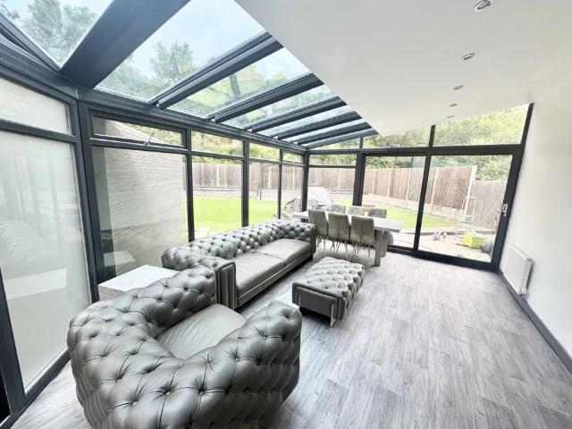 5 bedroom detached house to rent