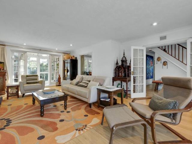 5 bedroom detached house to rent