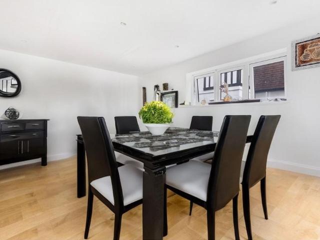 5 bedroom detached house to rent