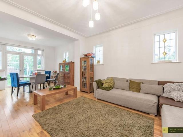 5 bedroom detached house to rent