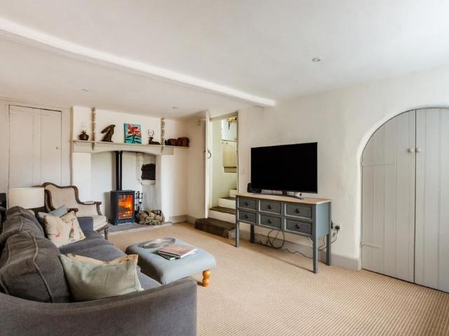 5 bedroom detached house to rent