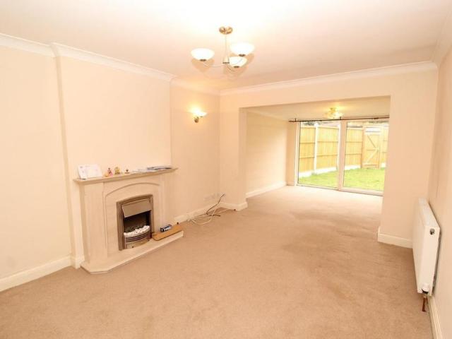 5 bedroom detached house to rent