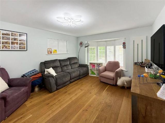 5 bedroom detached house to rent
