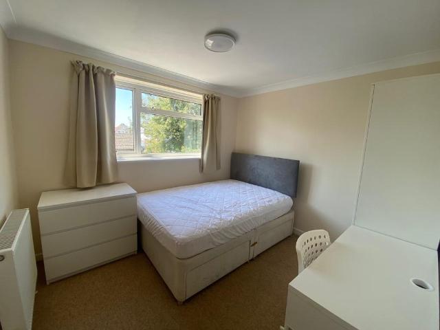5 bedroom detached house to rent