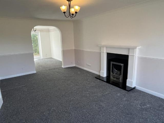 5 bedroom detached house to rent
