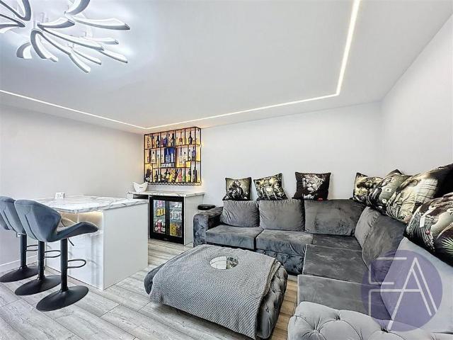 5 bedroom detached house to rent