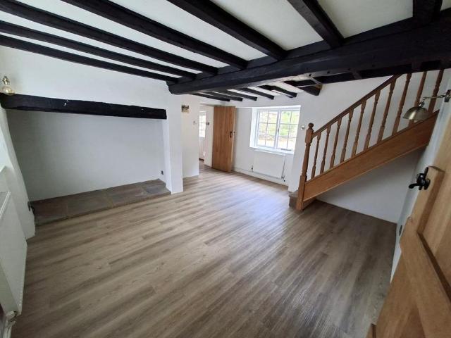 5 bedroom detached house to rent