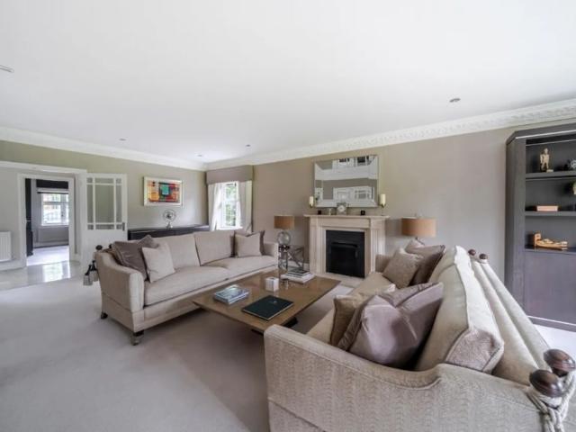 5 bedroom detached house to rent