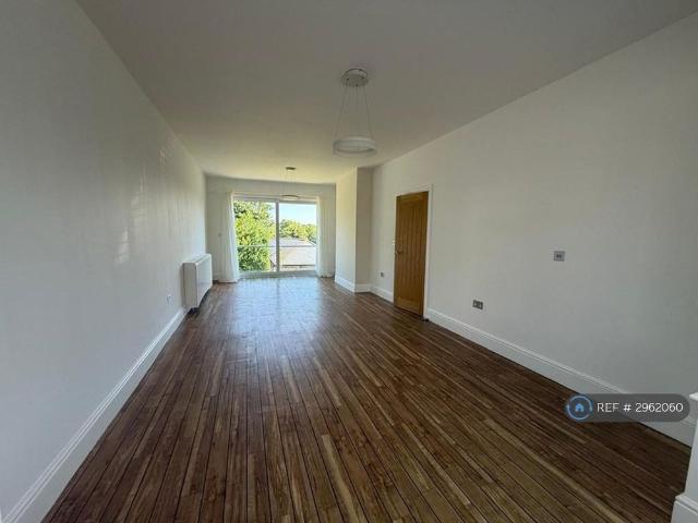 5 bedroom detached house to rent
