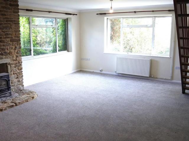 5 bedroom detached house to rent