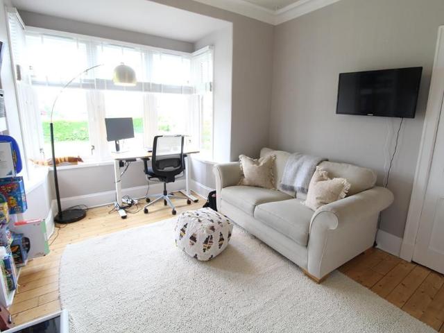 5 bedroom detached house to rent