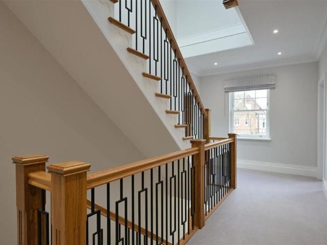 5 bedroom detached house to rent