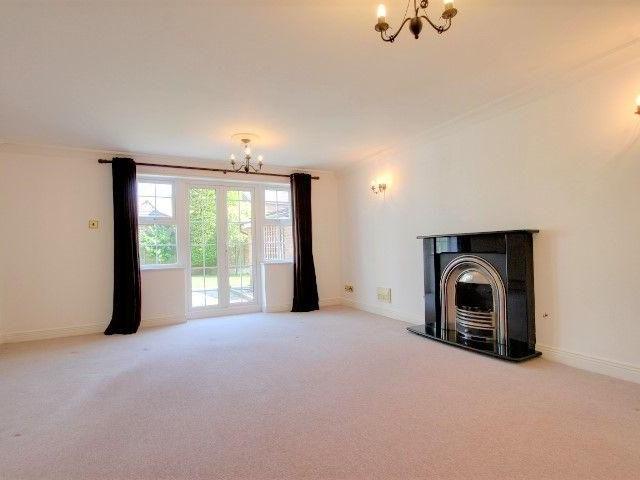 5 bedroom detached house to rent