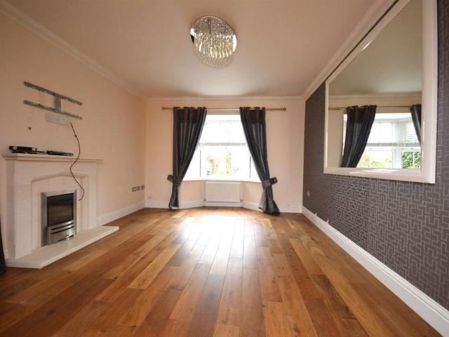 5 bedroom detached house to rent