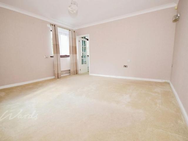 5 bedroom detached house to rent