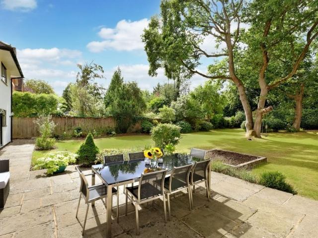 5 bedroom detached house to rent