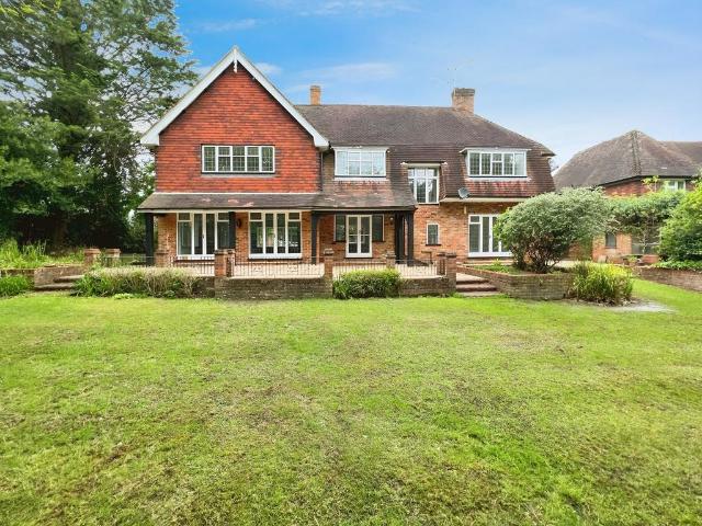 5 bedroom detached house to rent