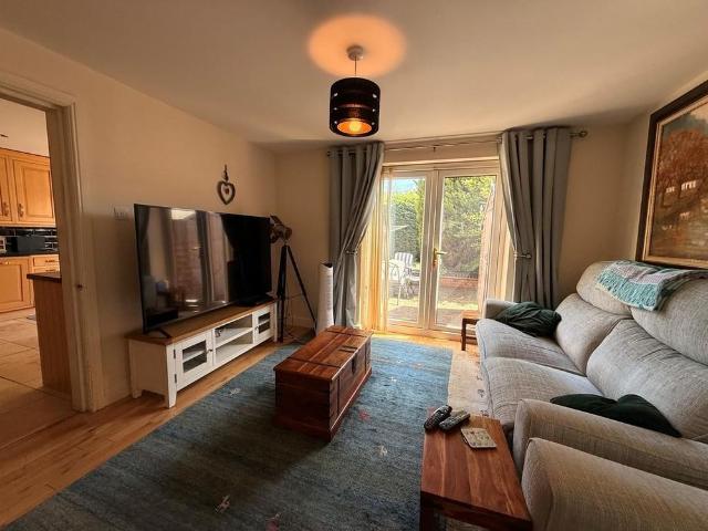 5 bedroom detached house to rent