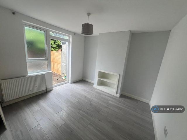 5 bedroom detached house to rent