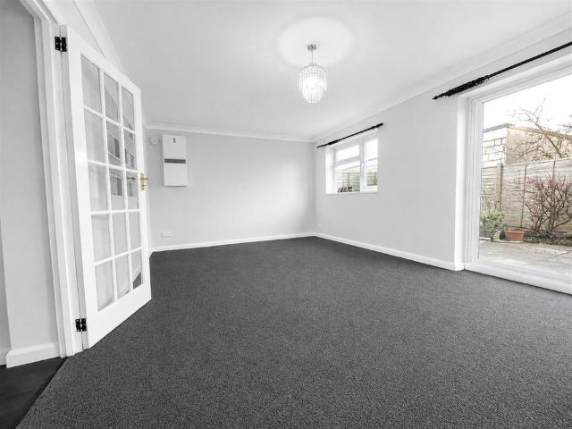 5 bedroom detached house to rent