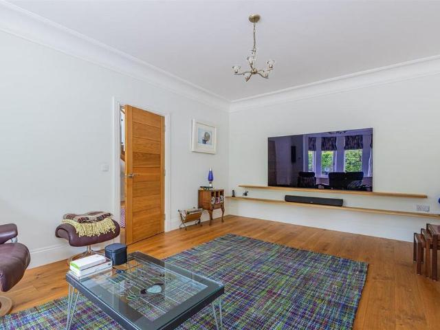 5 bedroom detached house to rent