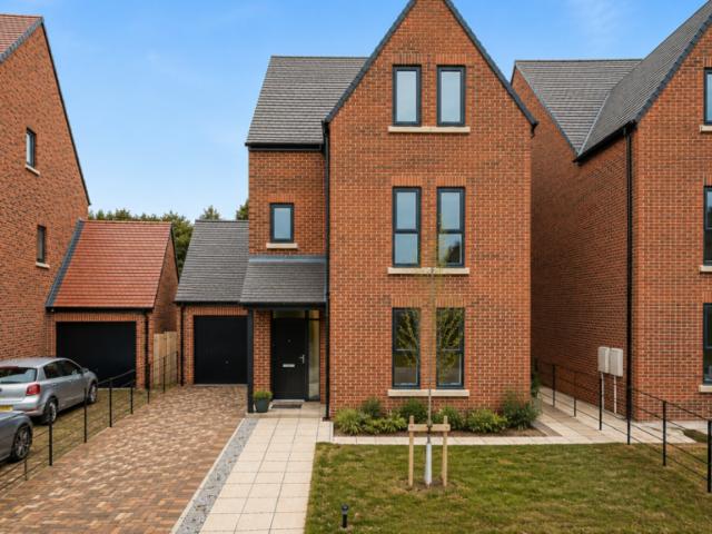 5 bedroom detached house to rent
