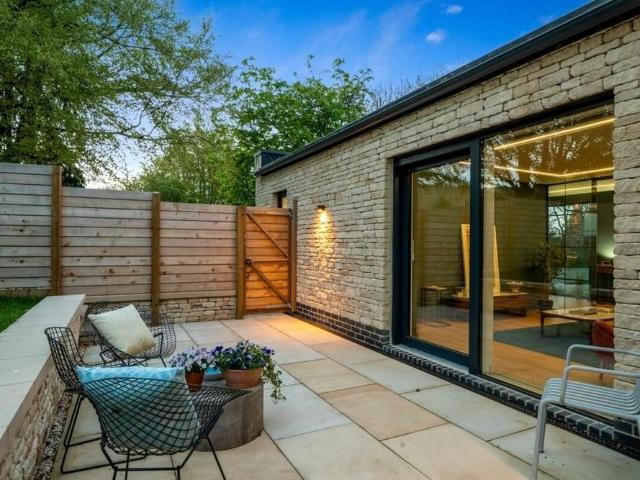 5 bedroom detached house to rent