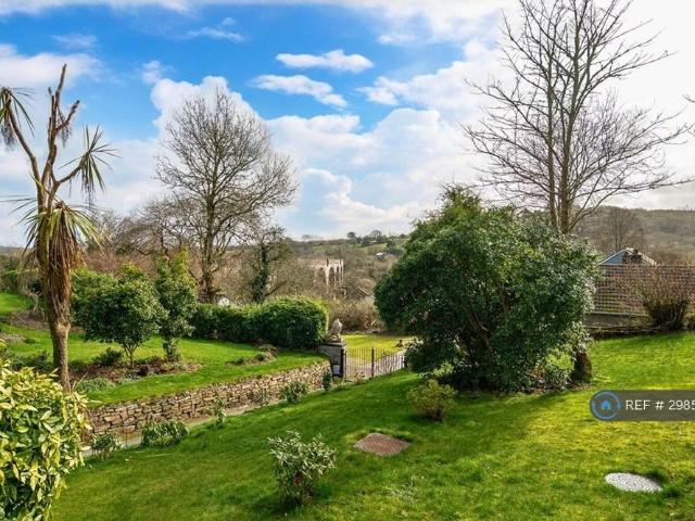 5 bedroom detached house to rent
