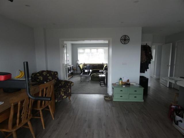 5 bedroom detached house to rent