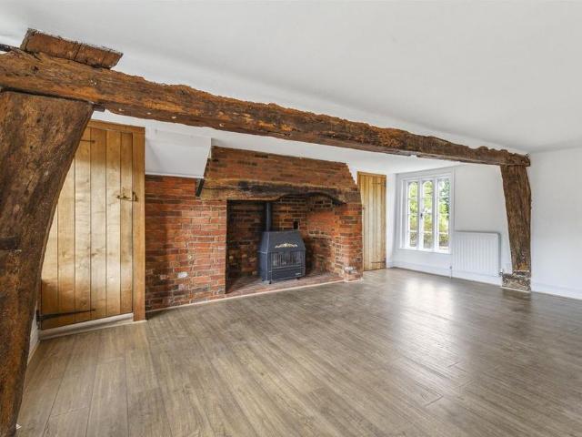 5 bedroom detached house to rent