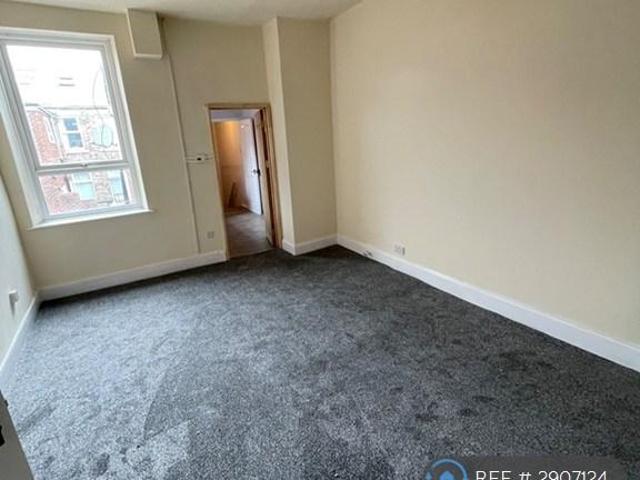 5 bedroom detached house to rent