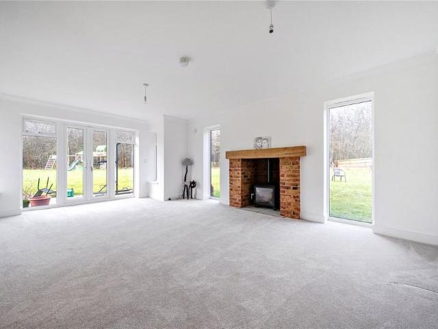 5 bedroom detached house to rent